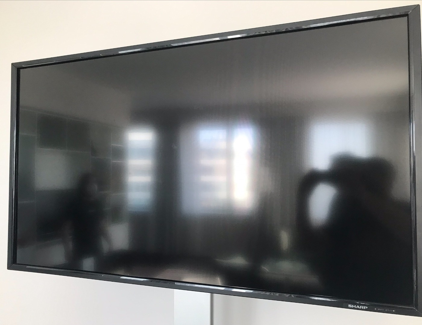 SHARP PN-E521 | 52" HD LCD Display + Displaystele | 299 EUR ...