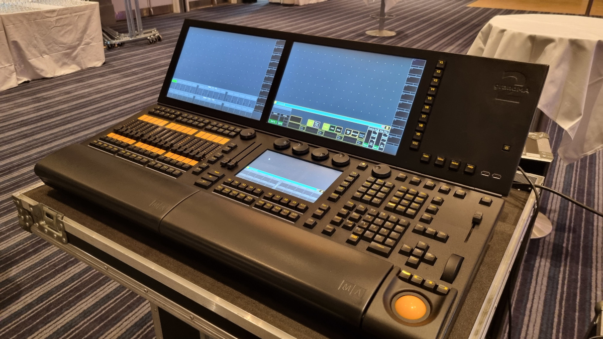 MA Lighting Grand MA 2 Light | 19000 EUR - Gebrauchte ...