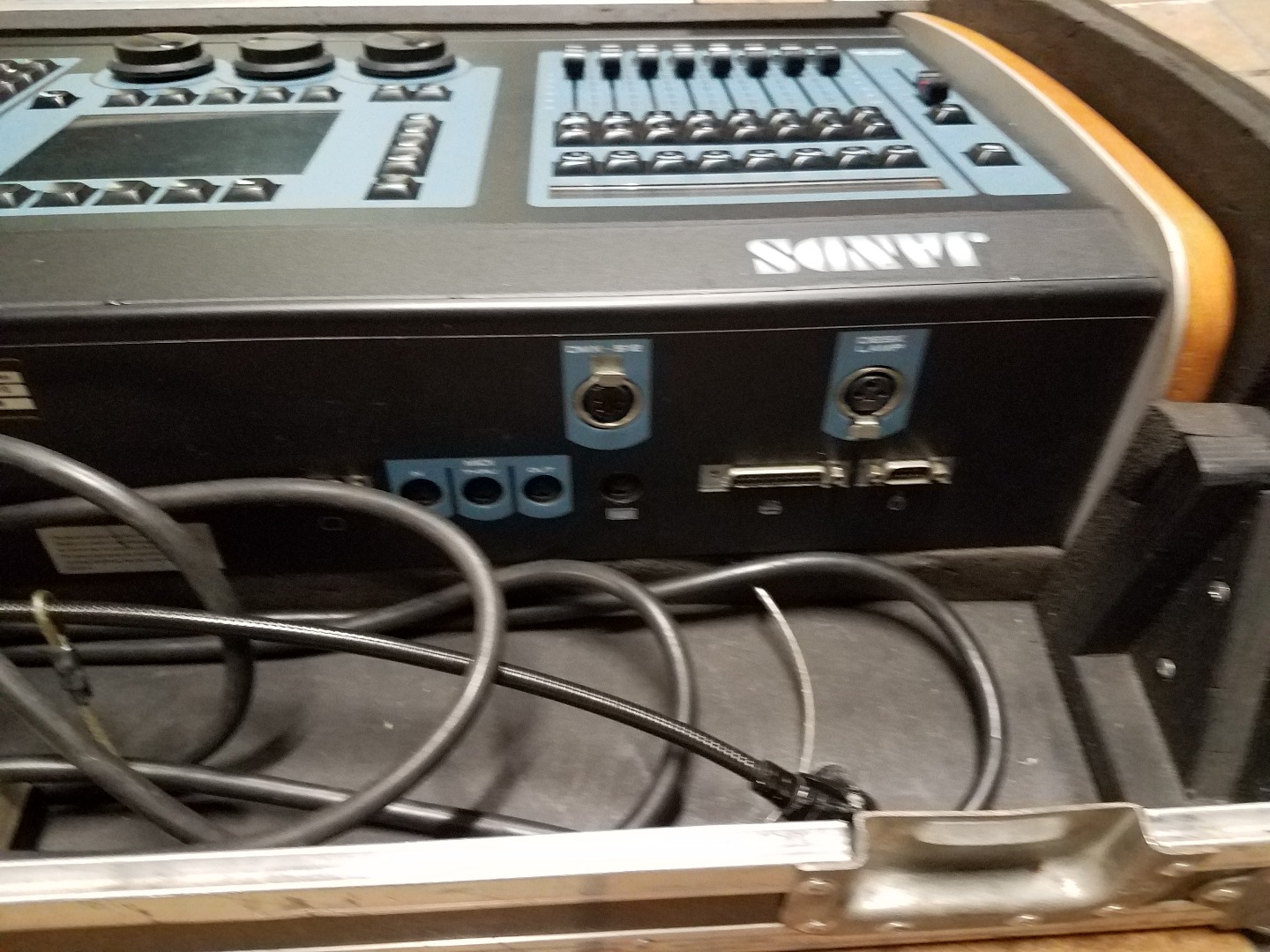 Jands Echelon Hog 500 | 400 EUR - Gebrauchte-Veranstaltungstechnik.de ...