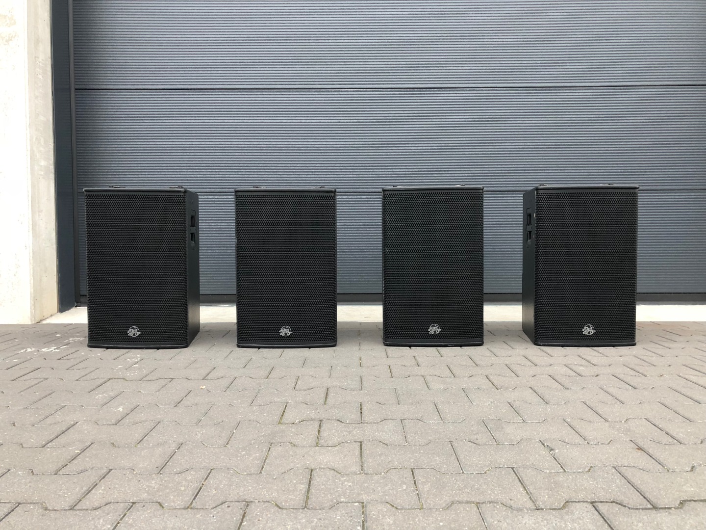 2x Clair Brothers R-2DP 12"/2" incl. flightcase (2x) | 1899 EUR ...