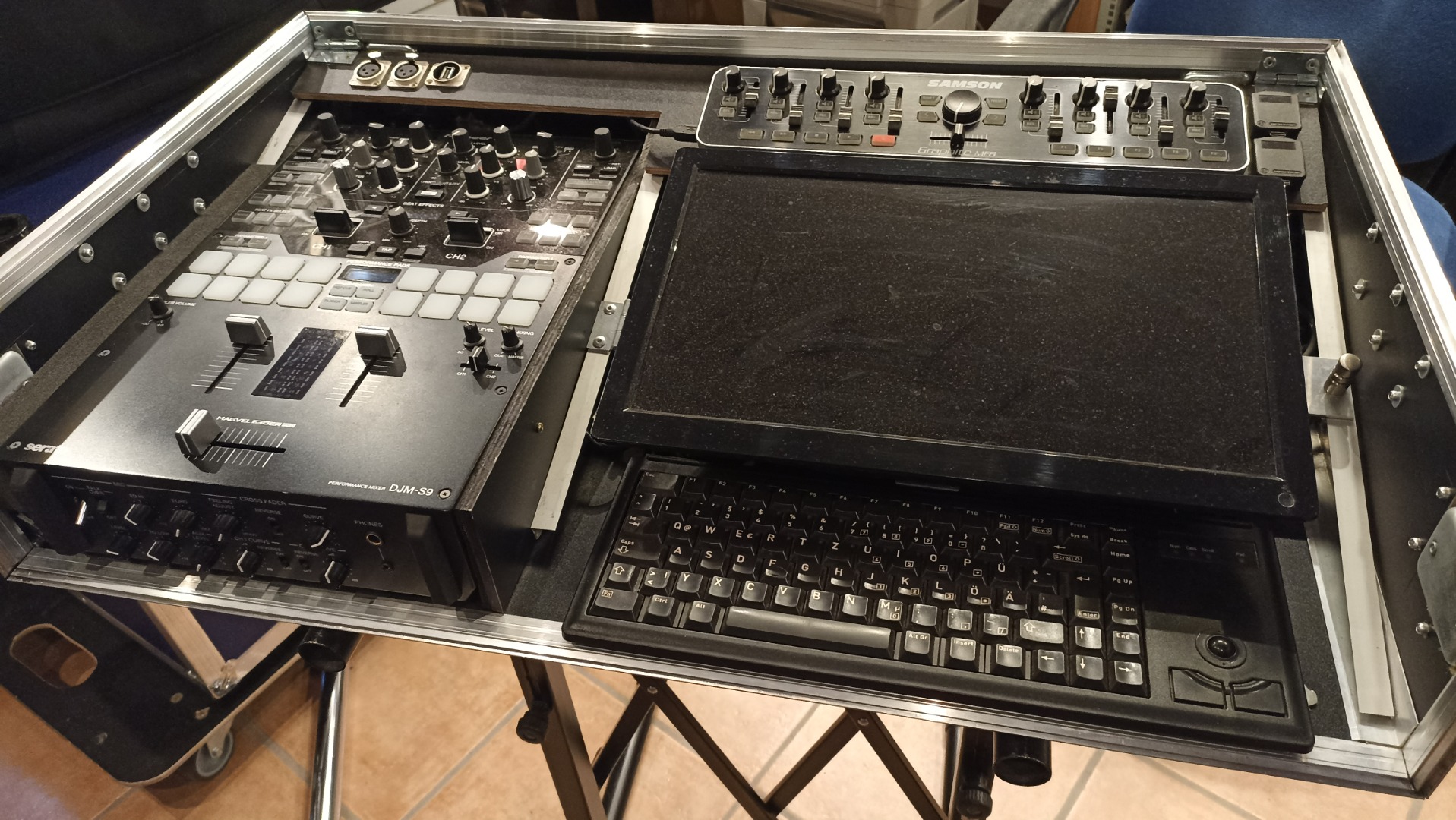 Pioneer DJM-S9 (nur der Mixer mit Originalkarton, das Case passend für ...
