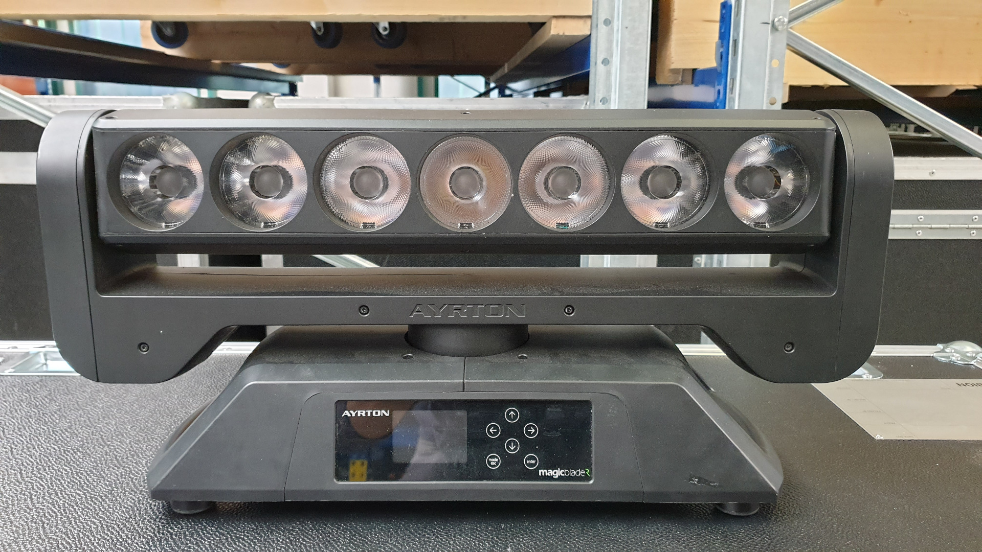AYRTON Magic-Blade-R | 750 EUR - Gebrauchte-Veranstaltungstechnik.de ...