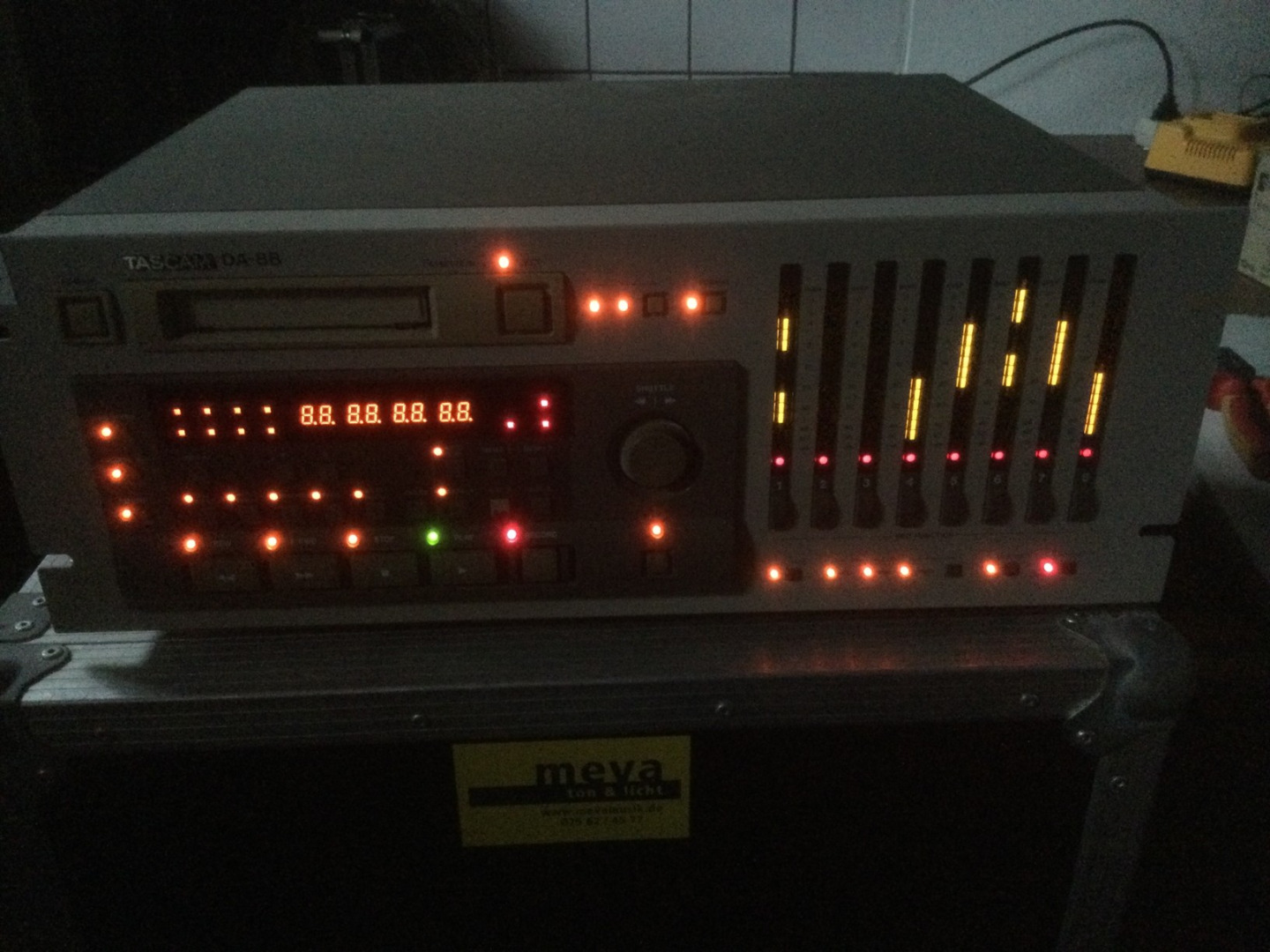 TASCAM DA88 Hi8-Recorder | 80 EUR - Gebrauchte-Veranstaltungstechnik.de ...