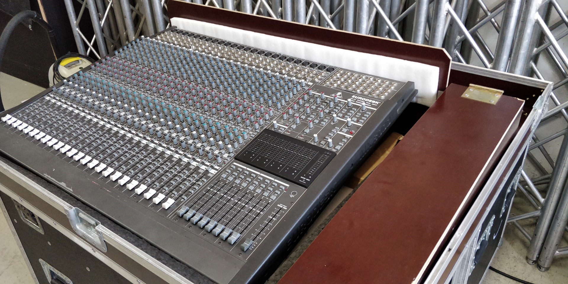 Behringer Eurodesk MX 8000 | 120 EUR - Gebrauchte-Veranstaltungstechnik ...