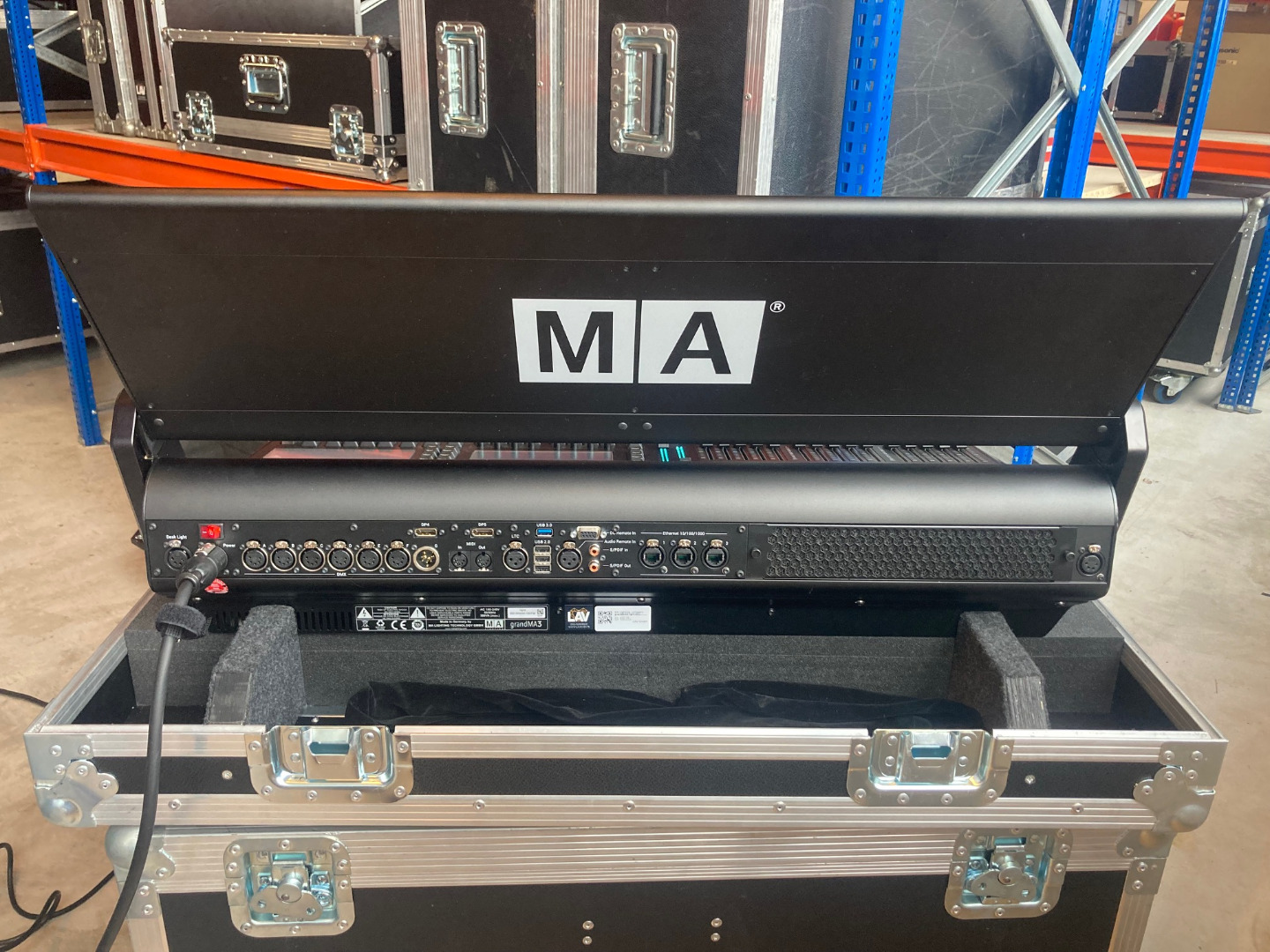 MA Lighting grand MA3 light neuwertig im Flightcase | 32500 EUR ...