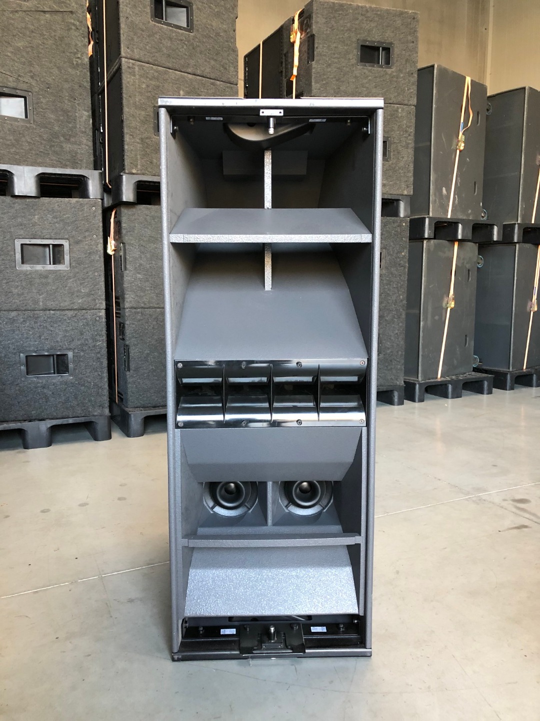 Martin Audio W8L Longbow 15"/2x8"/4x1" line array speaker (8x) | 2799 ...