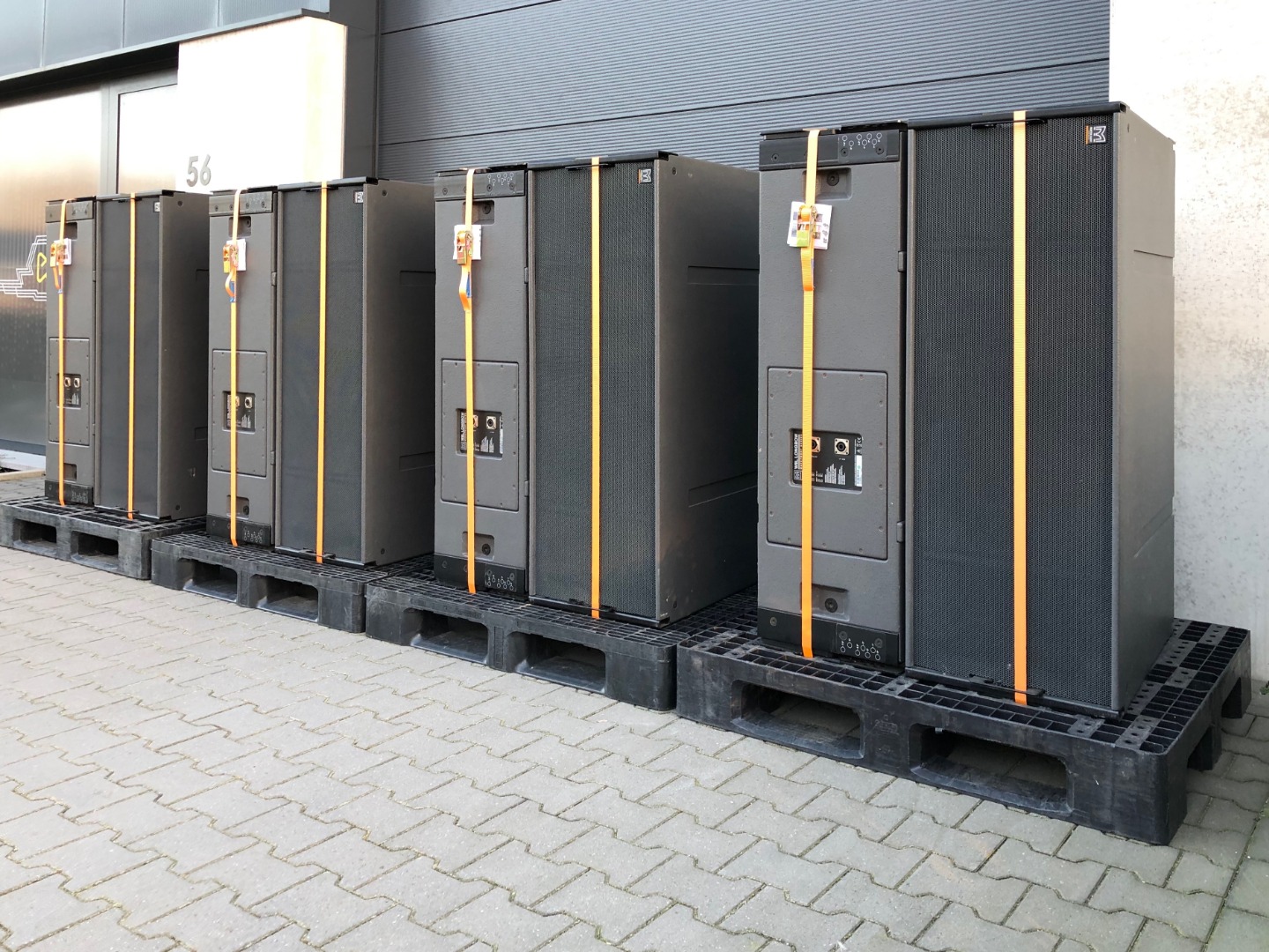 Martin Audio W8L Longbow 15"/2x8"/4x1" line array speaker (8x) | 2799 ...