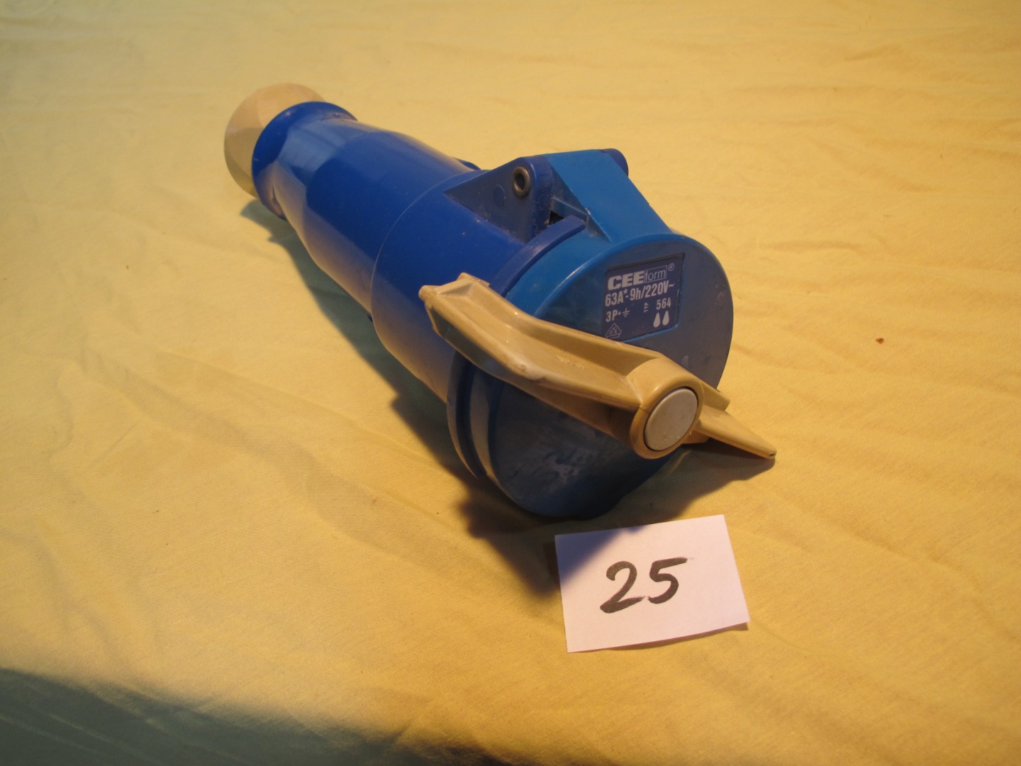 63A 9h/ 220V CEE form Stecker - 63A 9h/ 220V CEE form Stecker - blaue ...