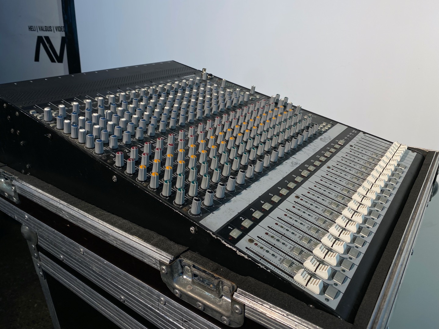 Mackie Onyx 1640 Analog mixer | 520 EUR - Gebrauchte-Veranstaltungstechnik.de - Der Marktplatz ...