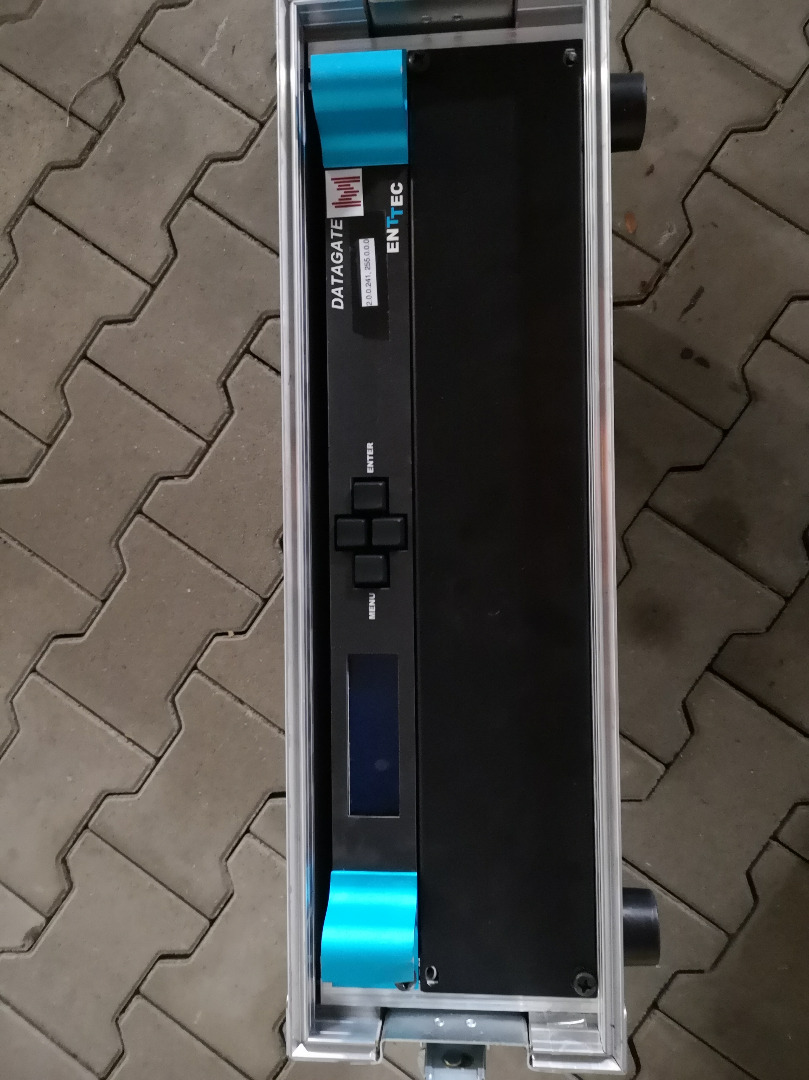 Enttec DataGate MKII in 19" Case mit HP Procurve Switch und 3-/ 5-pol ...