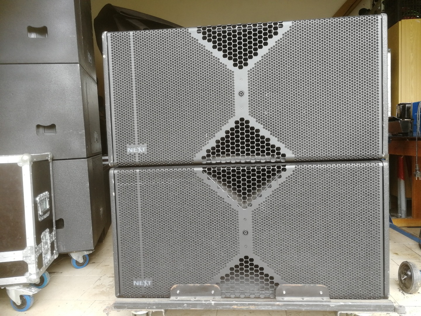 Next Pro Audio LA212x LAs418 | 52000 EUR - Gebrauchte ...