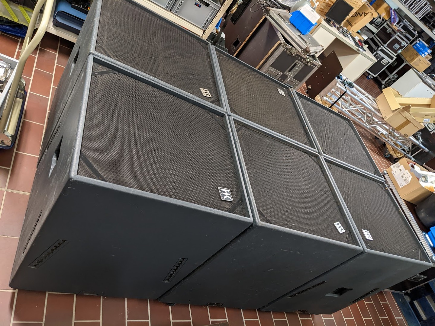 HK Audio R-Serie (6X RL118 2X RT112) mit Amprack DFC und VX2400 | 3800 ...