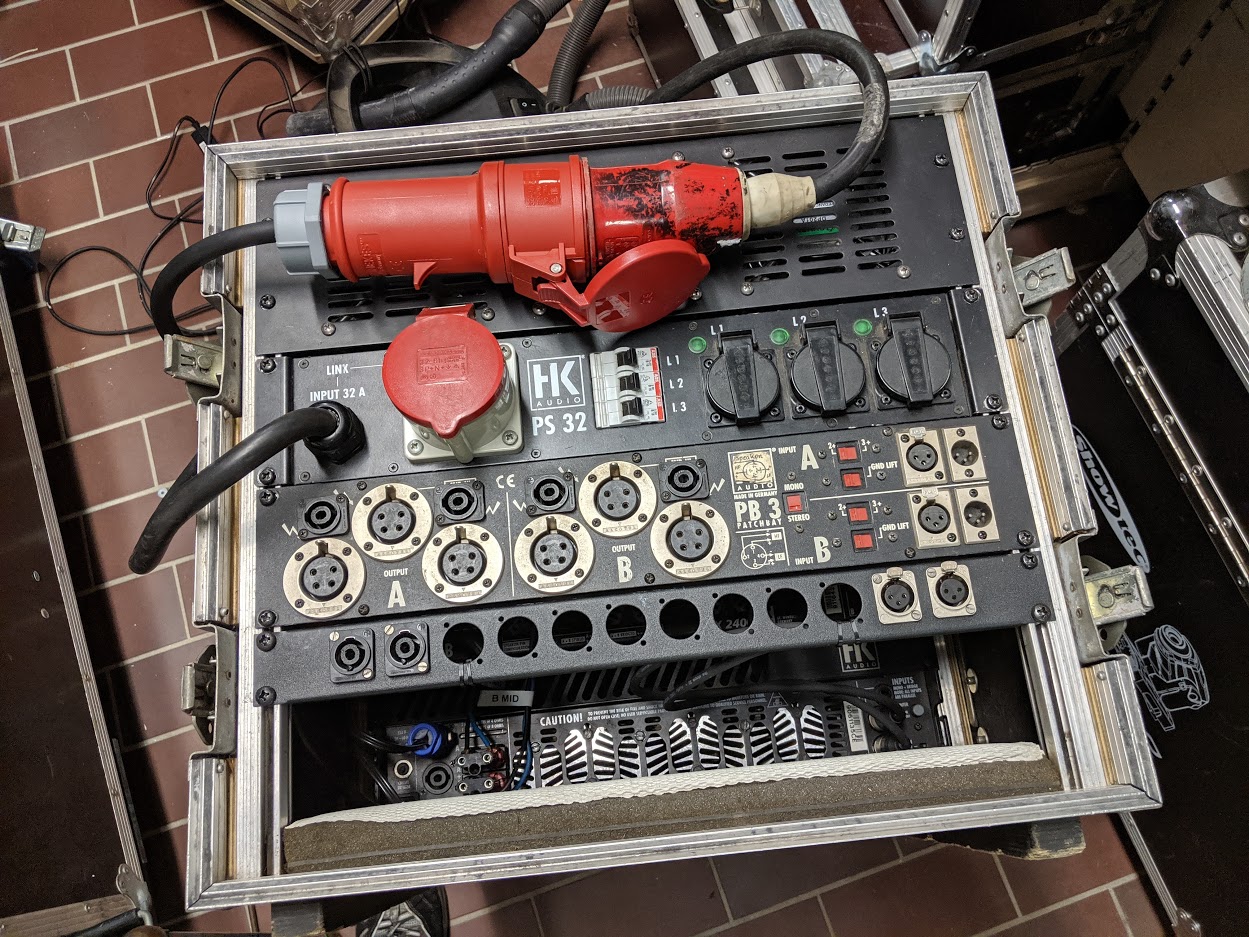 HK Audio R-Serie (6X RL118 2X RT112) mit Amprack DFC und VX2400 | 3800 ...